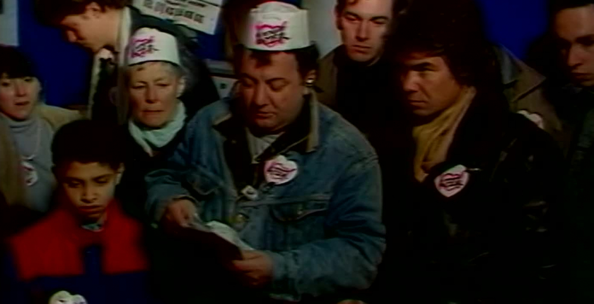 1985 : Coluche lance la première campagne des Restos du cœur sous un ...