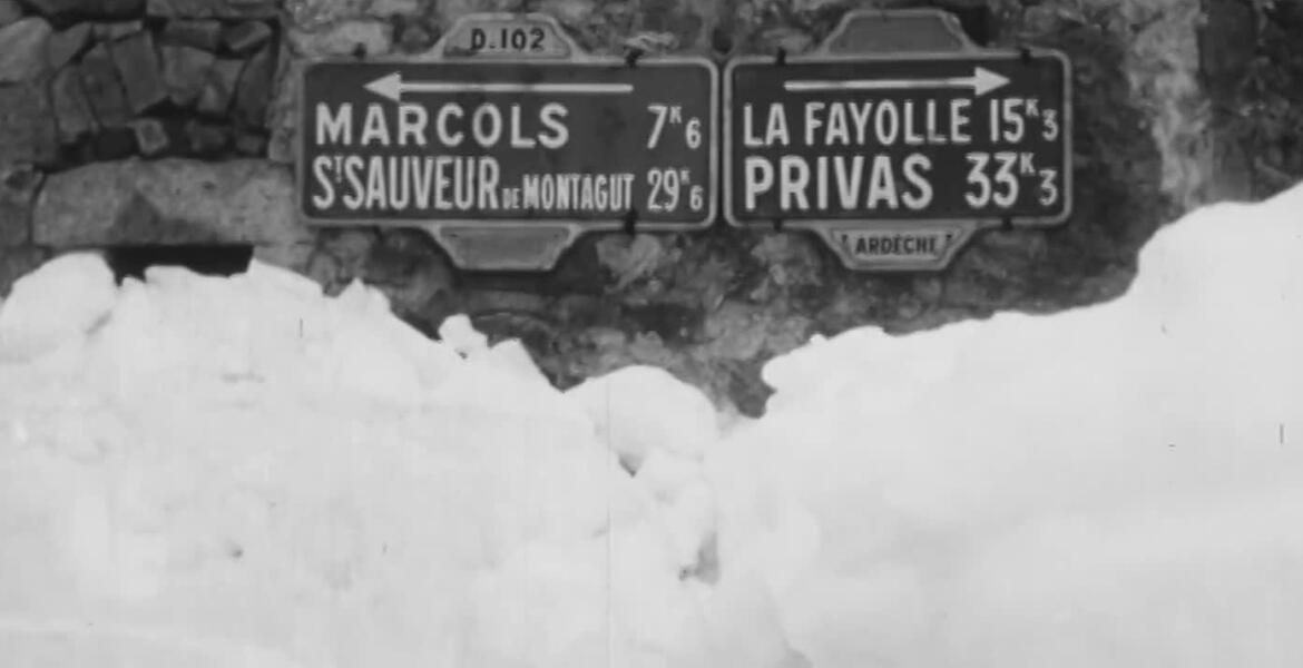 1958 : le Massif Central grelotte et disparaît sous la neige | INA
