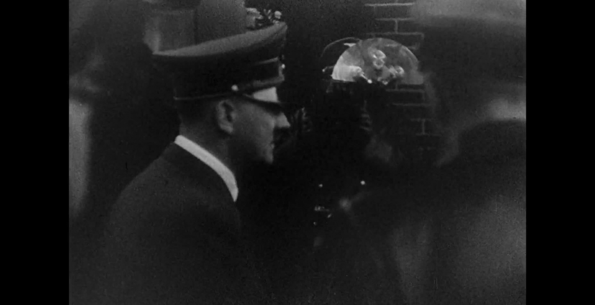 24 octobre 1940 : la poignée de main entre le maréchal Pétain et Adolf ...