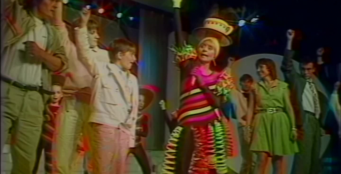 1985 : Annie Cordy apprend au public à chanter "Cho Ka Ka O" | INA