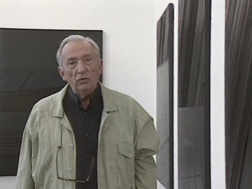 La lumière magnifiée à travers les vitraux de l'abbaye de Conques de ...