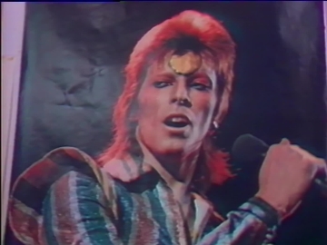 Natacha, 77 ans et fan de David Bowie | INA