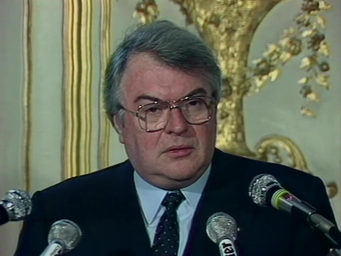 Déclaration de Pierre Mauroy sur la politique de rigueur | INA