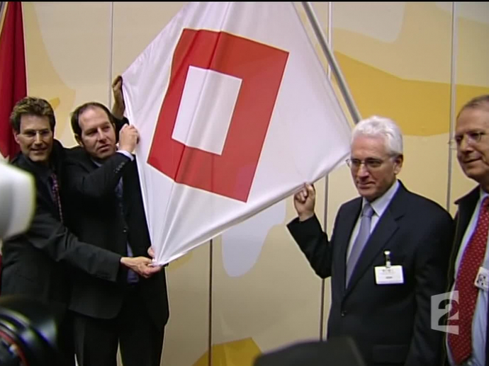 Un nouvel emblème pour la Croix Rouge Internationale | INA