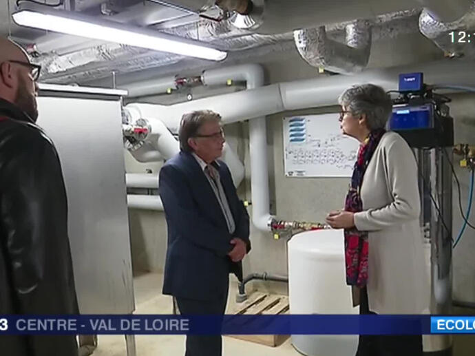 Chauffage alternatif : production d'eau chaude à l'internat du Lycée Voltaire à Orléans | INA