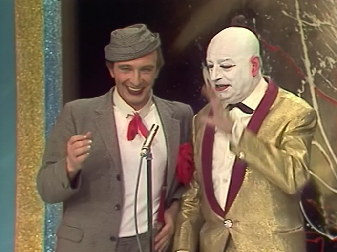 Alex et Francini dans un numéro de clowns | INA