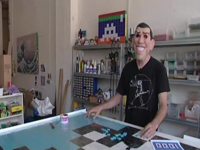 À la poursuite d'Invader, célèbre artiste anonyme | INA