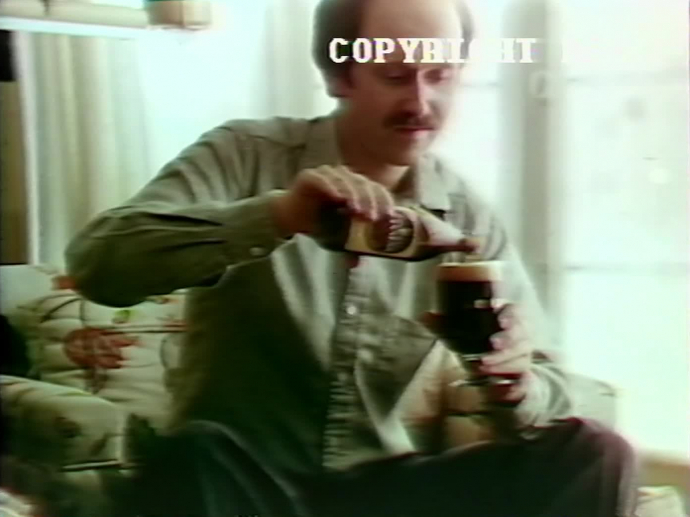 La bière : la sonnerie du téléphone | INA La bière : la sonnerie du téléphone | INA