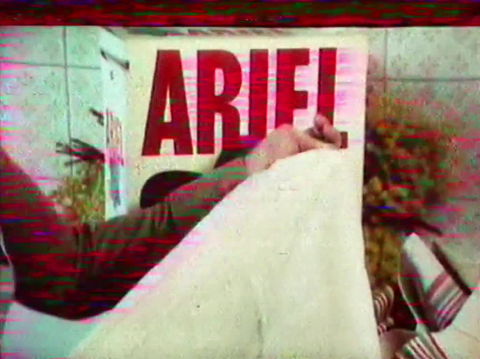 Ariel : Lessive : l'échange : Madame Meschino | INA