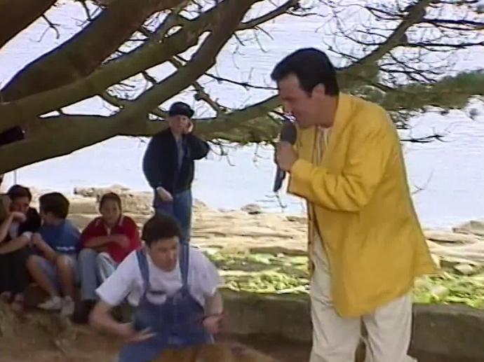 Jacques Gourier débordé par son chien | INA