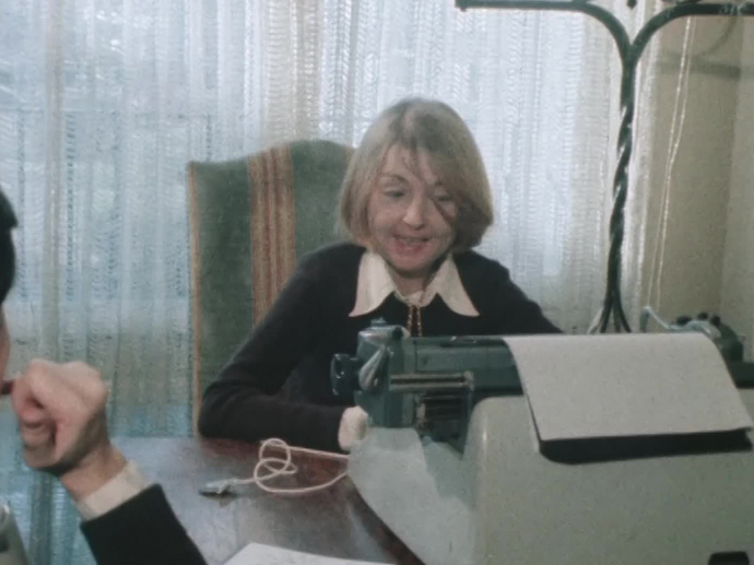 Colette Simon, handicapée, écrivain public | INA