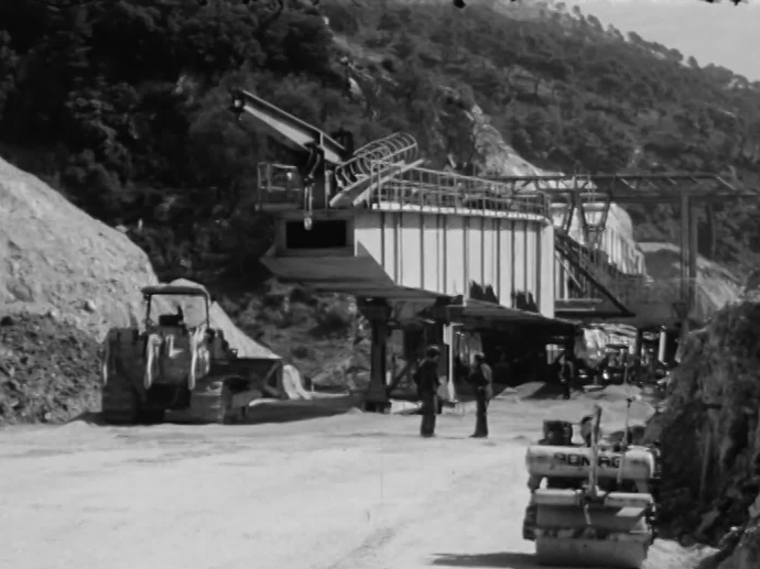 La construction de l'autoroute Nice-Italie | INA