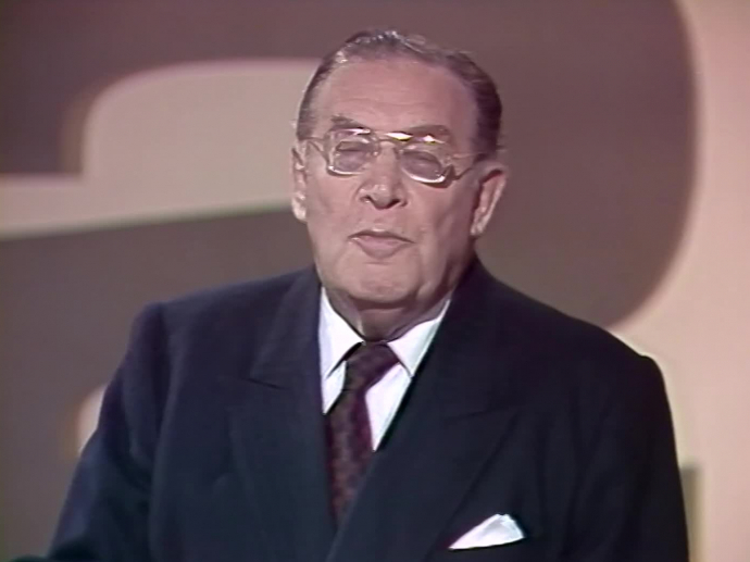 Plateau Léon Zitrone + Caroline | INA