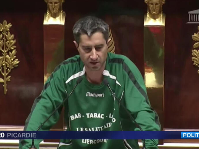 OFF François Ruffin à l'AN, retire son gilet pour laisser découvrir son ...