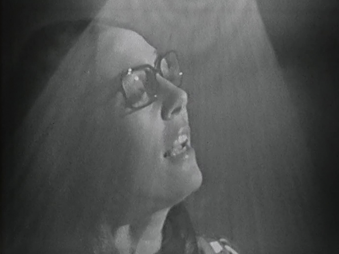 Nana Mouskouri "Comme un soleil" | INA