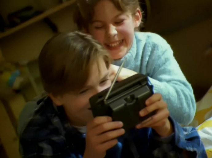 Gamme Kinder : Kinder mini tv destination 2000 | INA