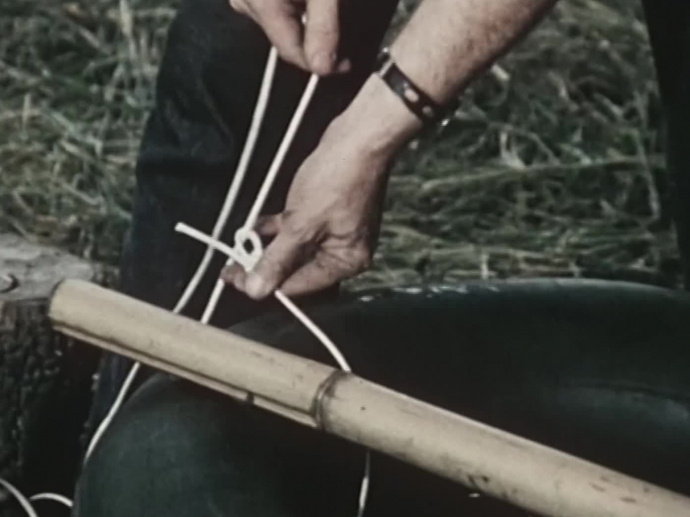 La fabrication d'un radeau | INA