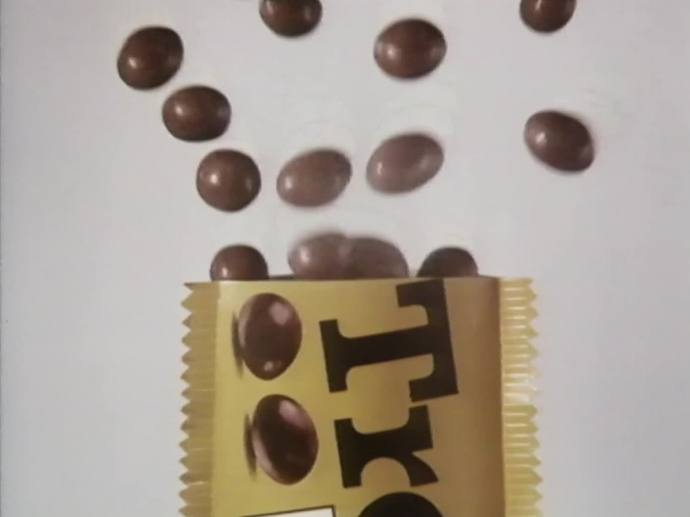 TREETS / MARS FRANCE : CACAHUETE ENROBEE CHOCOLAT | INA