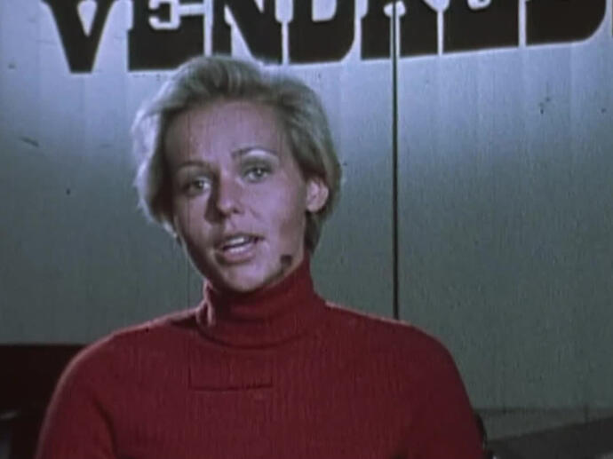 Une petite histoire du ton des journalistes à la télévision | INA