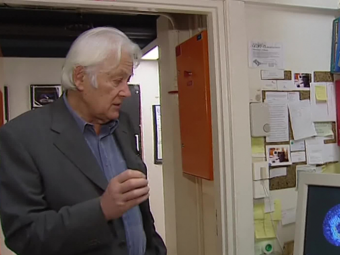 Une journée de Georges Charpak à Paris | INA