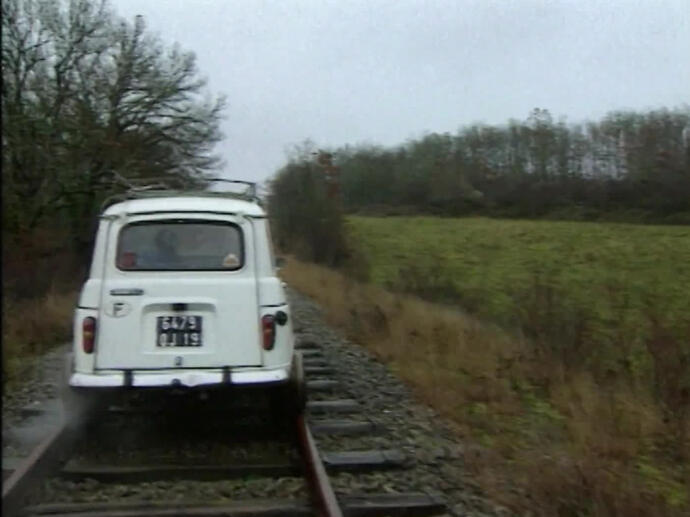 Insolite : la 4L sur rail | INA