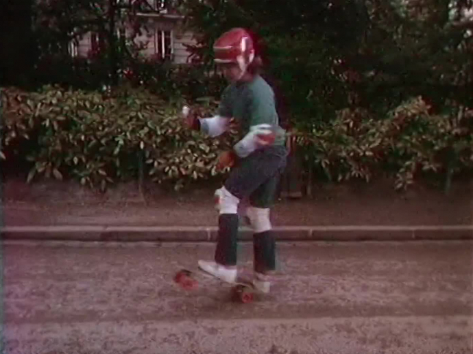 Bel : Samos 99 : Fromage de poche : la planche à roulette | INA