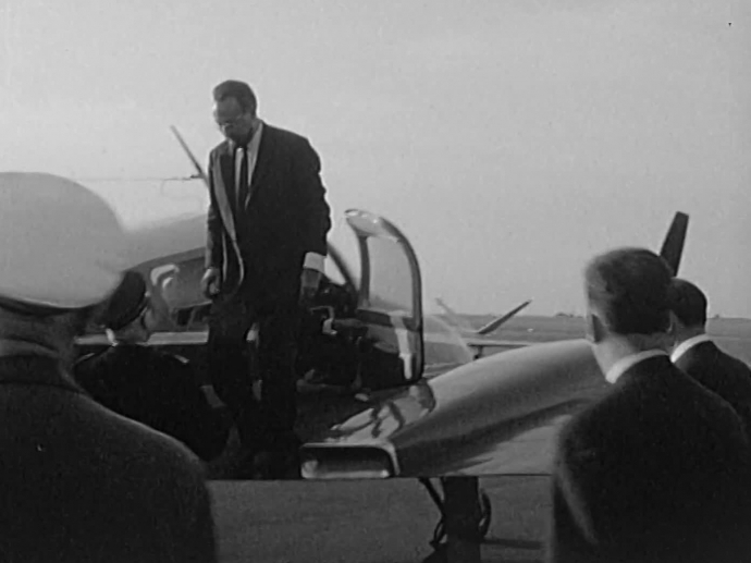 Mr PISANI inaugure l'aéroport de Poitiers | INA