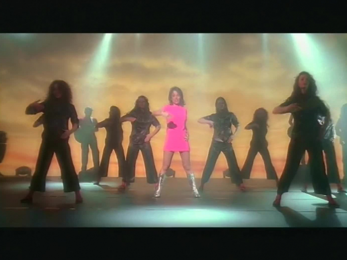 Alizée : Mes courants électriques j'ai pas 20 ans version 19 secondes | INA