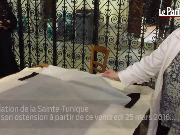 Installation de la Sainte-Tunique dans la Basilique Saint-Denys d'Argenteuil | INA
