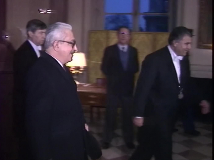 TAREK AZIZ EN VISITE A PARIS | INA