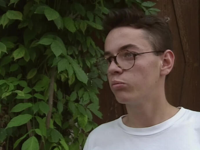 Campagne Pour Le Préservatif à Un Franc Réactions De Jeunes Et De