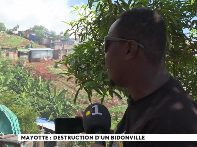 Mayotte : destruction d'un bidonville | INA