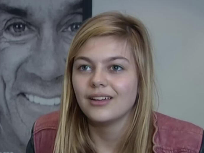 Portrait de Louane avant son concert au Zénith de Lille | INA