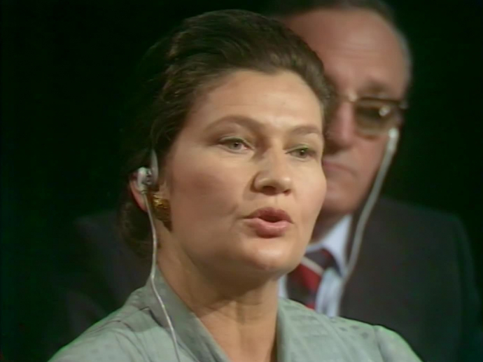 Simone Veil à propos de l'assimilitation des camps de prisonniers aux ...
