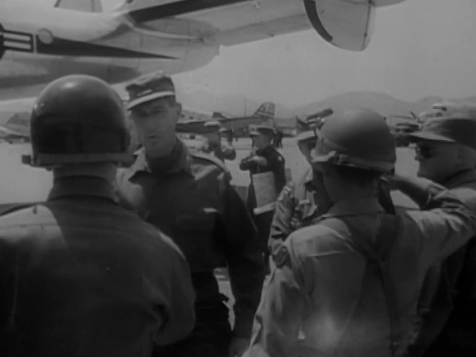 En Corée, la prise de commandement du Général Clark | INA