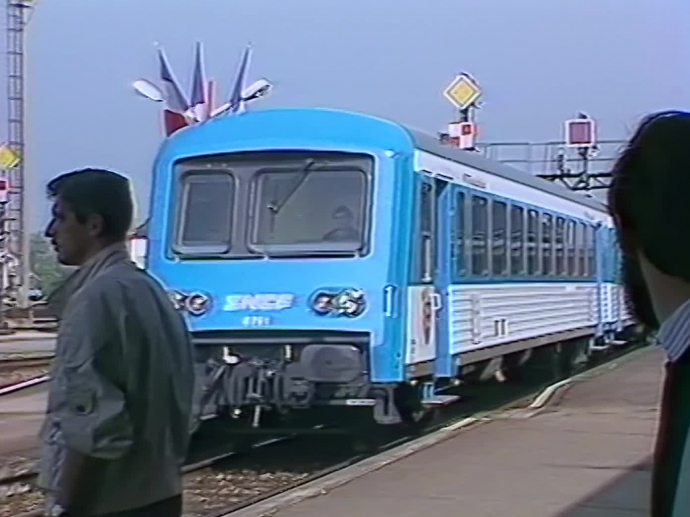 Présentation de la première rame du TER train express régional | INA