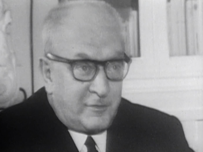 Guy Mollet définit les valeurs du socialisme | INA