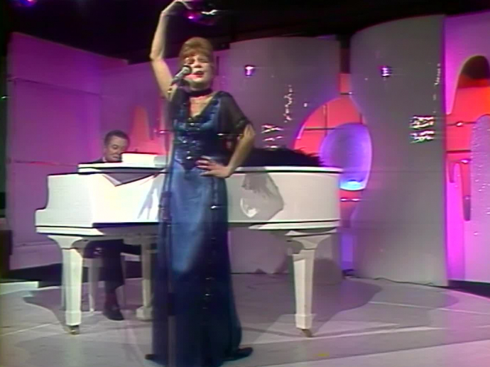 Pierrette Bruno dans un pot pourri des chansons de Vincent Scotto | INA