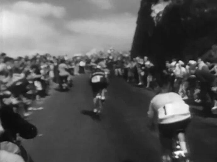 Tour de France : le duel Anquetil-Poulidor sur le Puy-de-Dôme en 1964 | INA