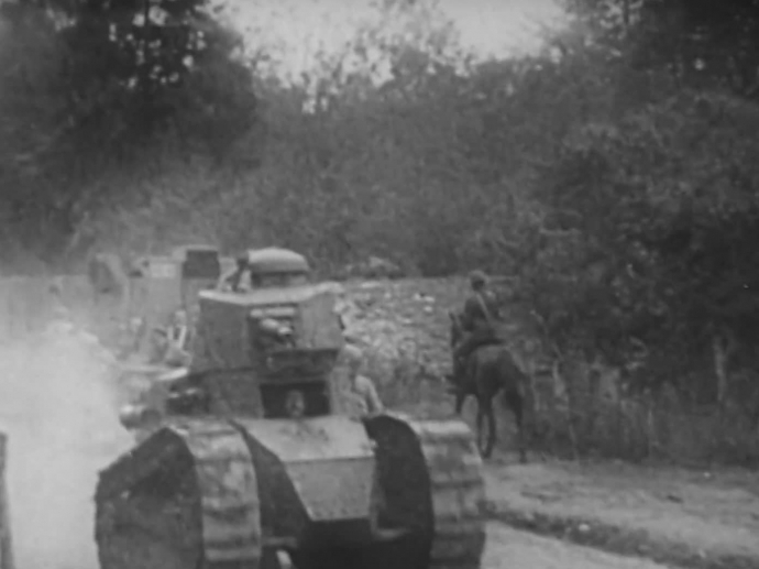 18 septembre 1916 : le Tank arrive sur les champs de bataille | INA