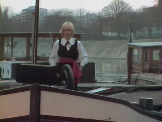 La speakerine Anne Lefebure annonce le programme de la soirée | INA