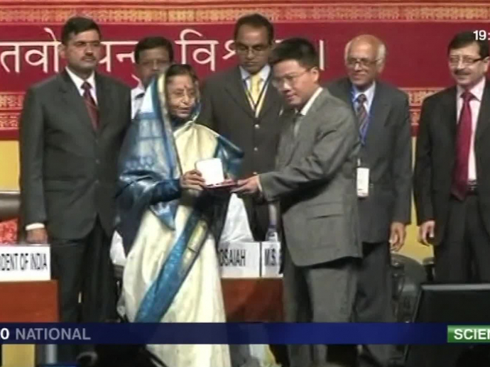 La médaille Fields décernée à deux mathématiciens français | INA