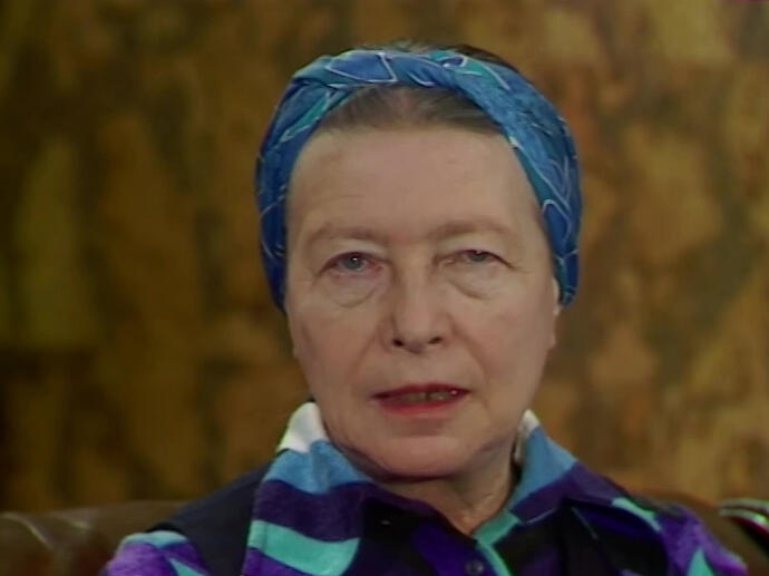 Simone de Beauvoir explique son «on ne naît pas femme, on le devient» | INA