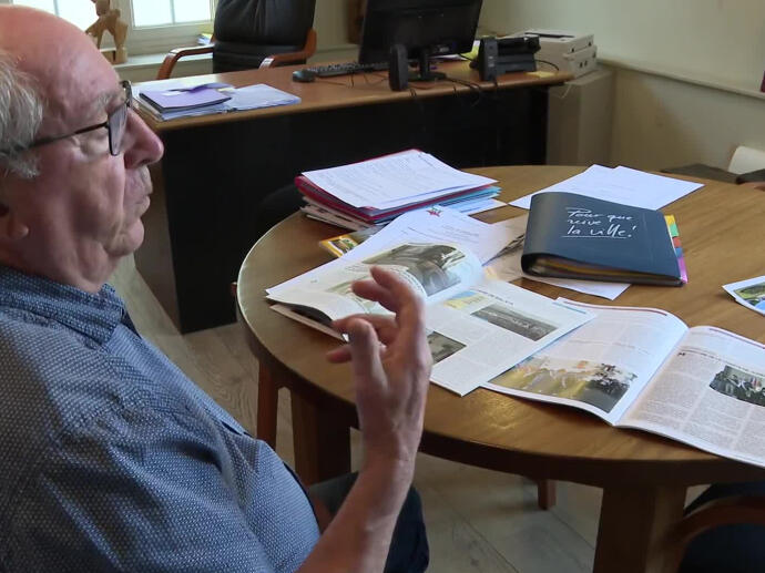 Mauléon : Le maire retire le drapeau mais soutient la Palestine | INA