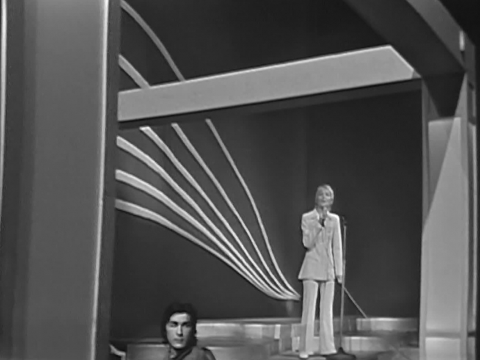 Monique Pianéa "Il ya beau temps" | INA