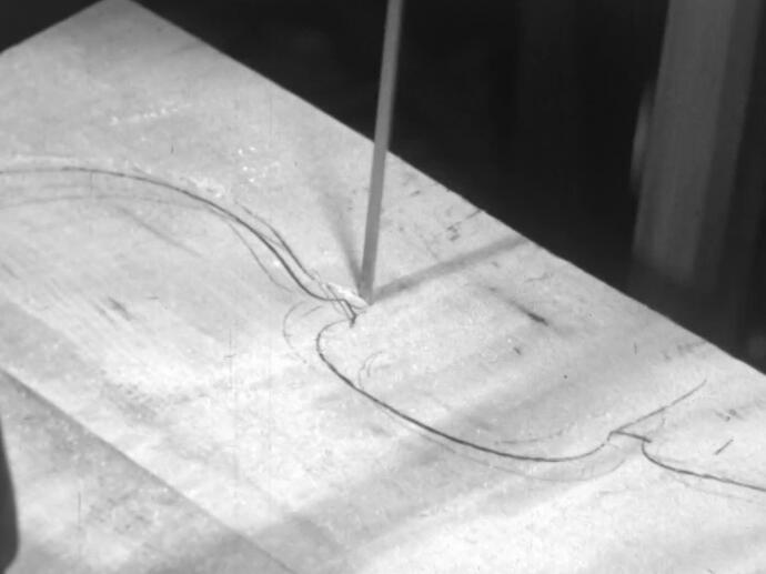 Fabrication de violons dans l'atelier du luthier Lucien André Ragot | INA