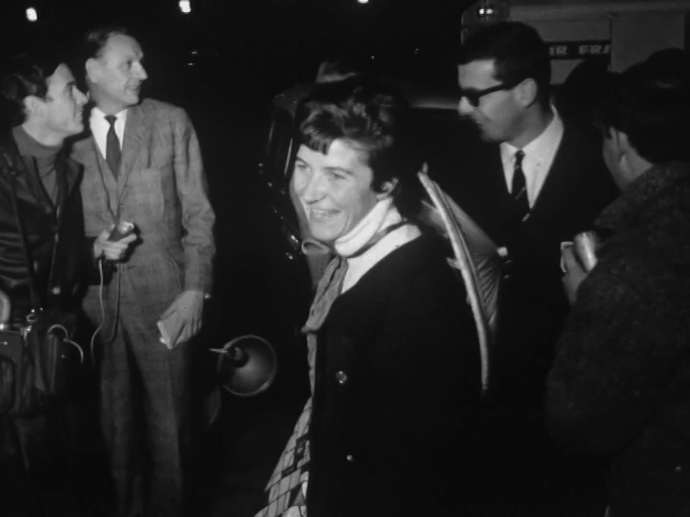 Arrivée des athlètes de Tokyo : interview de Joseph Gonzales | INA