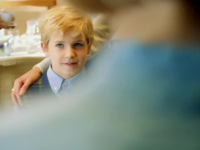 Disneyland Paris : Garcon timide | INA