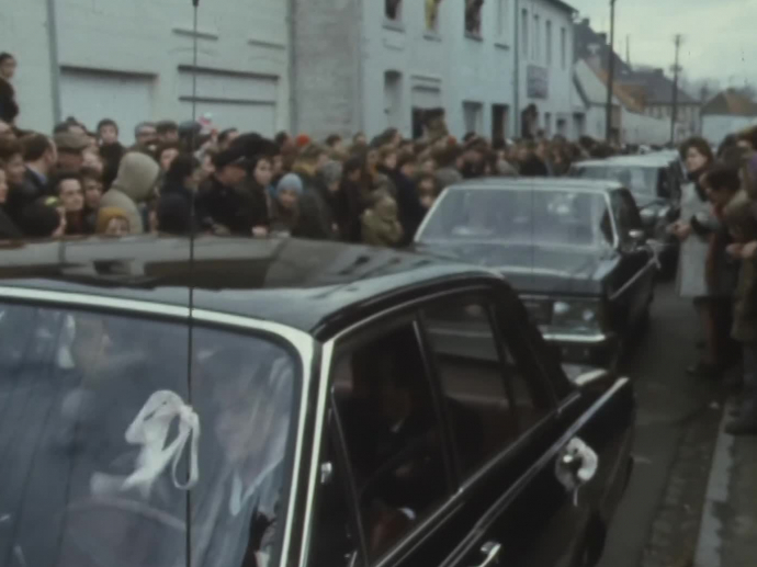 Mariage du géant atlas Fernand BACHELARD à Roucourt | INA