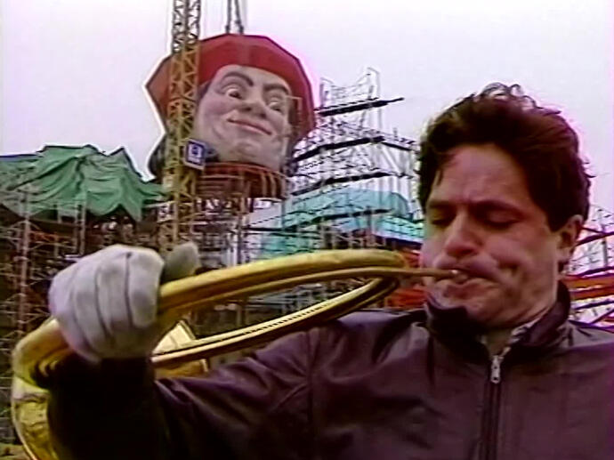 Mirapolis : pose de la tête de gargantua | INA